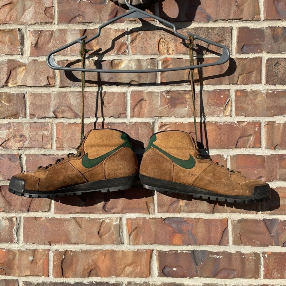 1981 Nike Approach/Magma - Gem